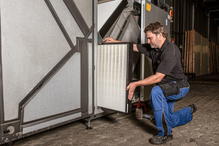 Hygienewartung · Dierker Luft und Klima GmbH Herford